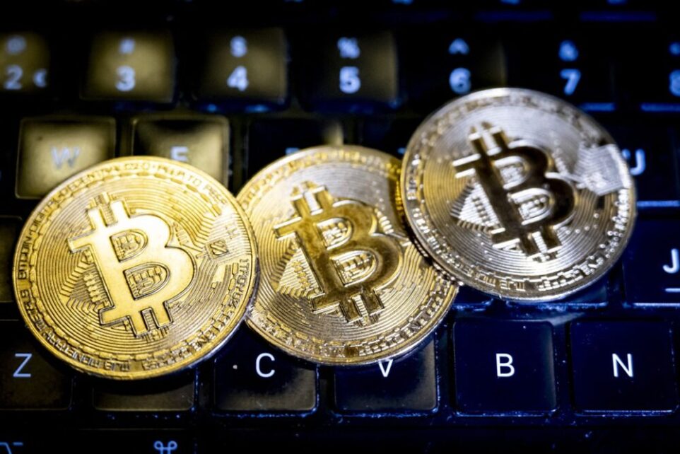 Bitcoin pao ispod 100.000 dolara: Evo zašto cijene kriptovaluta naglo ...