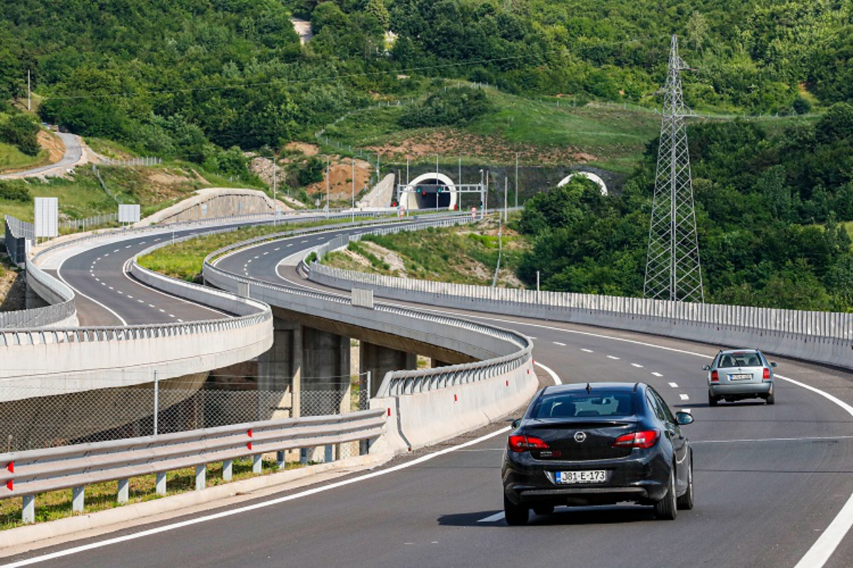 BiH zaostaje u izgradnji autoputeva: Tuneli, kreditne zamke i strateške ...