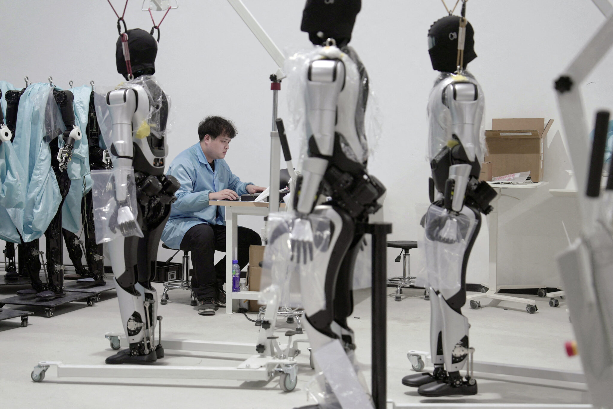 Fabrika u SAD-u zaposlila robota, a potom i čovjeka da ga čuva - Forbes